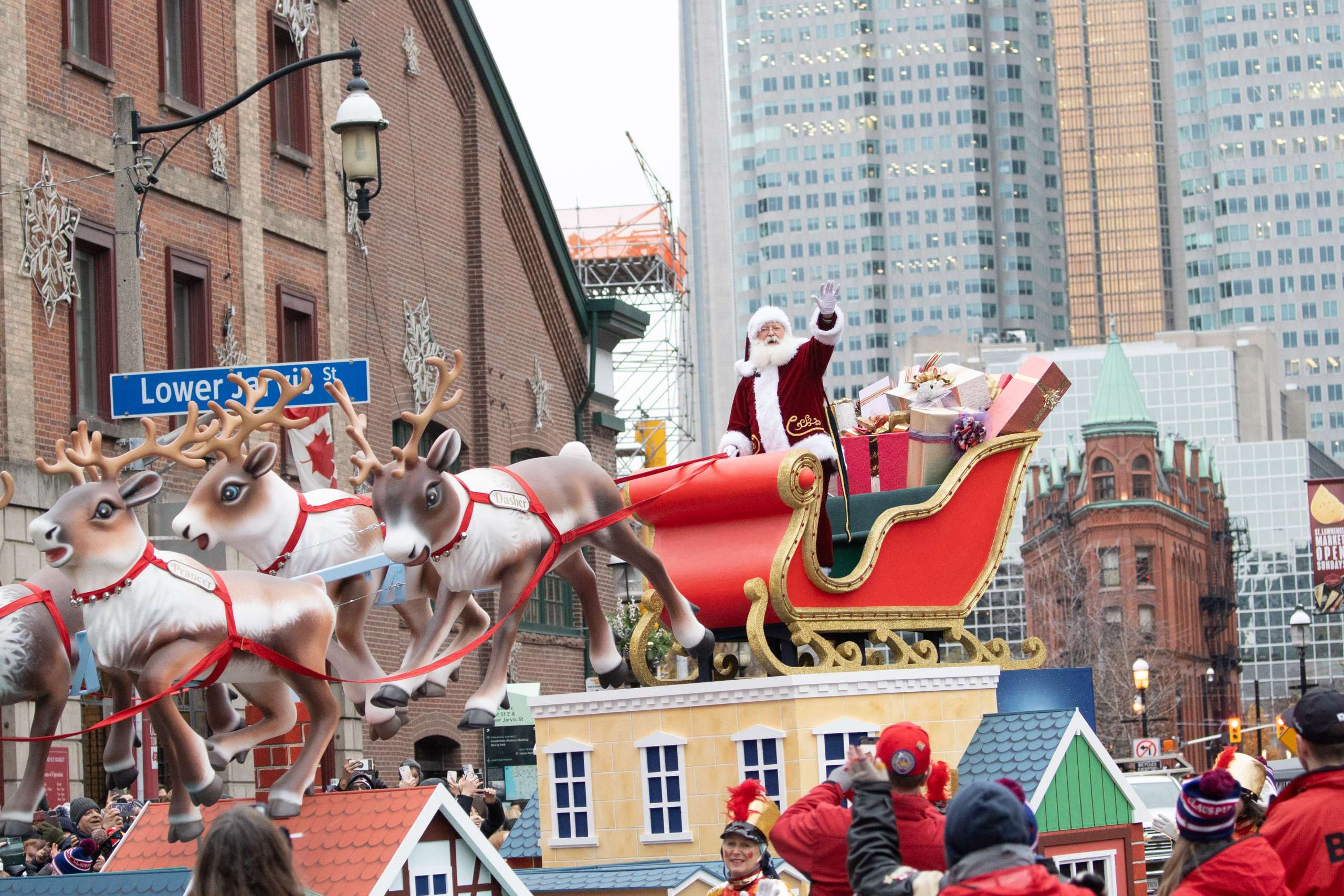 Santa makes a return to the streets of Toronto this weekend - efosa ...